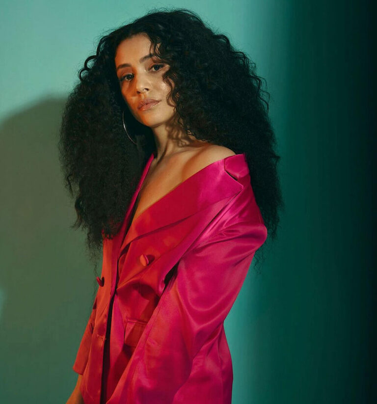 Who is Miranda Rae Mayo Partner: Her Career & Relationships - Creeto