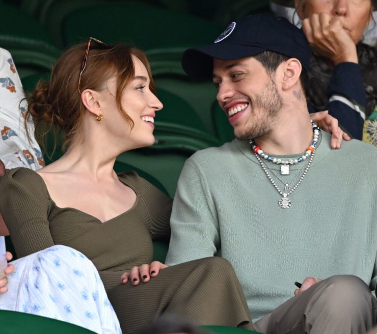 Phoebe Dynevor Boyfriend: Insight Into Her Love Life - Creeto