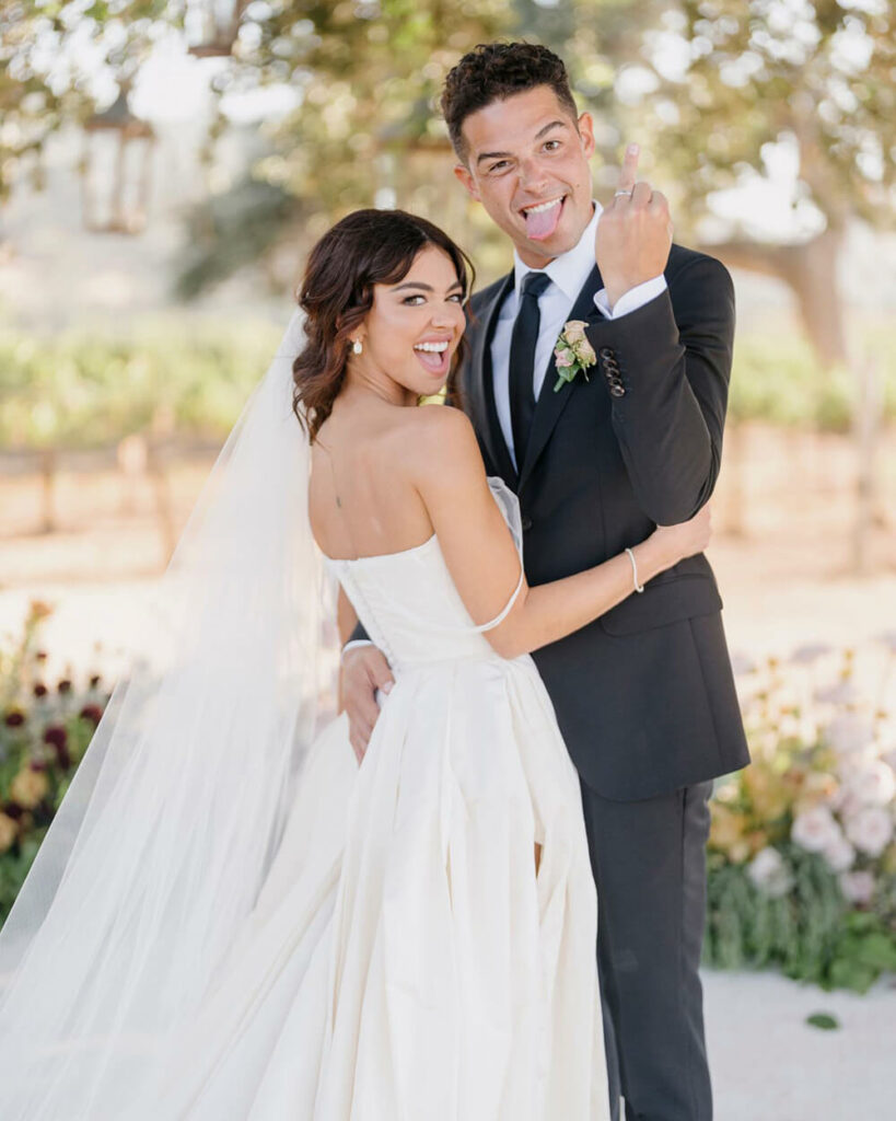 Who Is Sarah Hyland Boyfriend? Is She Dating Anyone? - Creeto